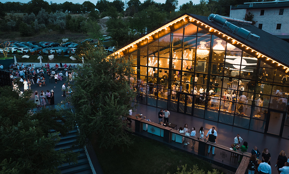 Comunitatea alto invitată la un eveniment select pentru a celebra un an ...